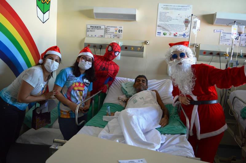Voluntários mostram o verdadeiro sentido do Natal nos hospitais ...