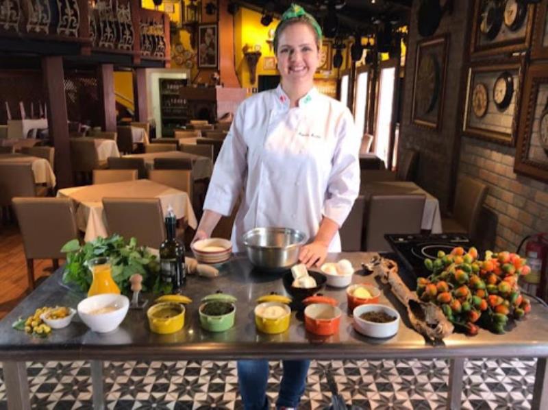 Curso de culinária online ensina como preparar pratos, molhos e ...