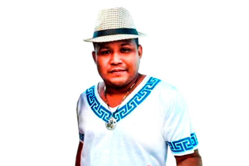 Miro Junior faz show com sucessos do samba e partido alto no Sambasaca ...