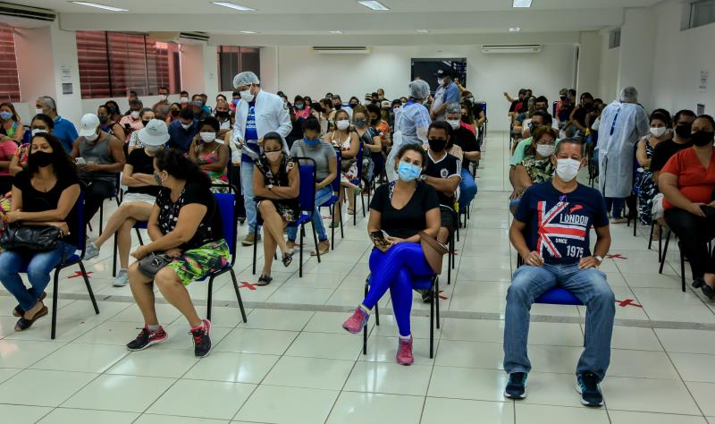 Procura pela segunda dose da Pfizer é intensa nos pontos de vacinação ...