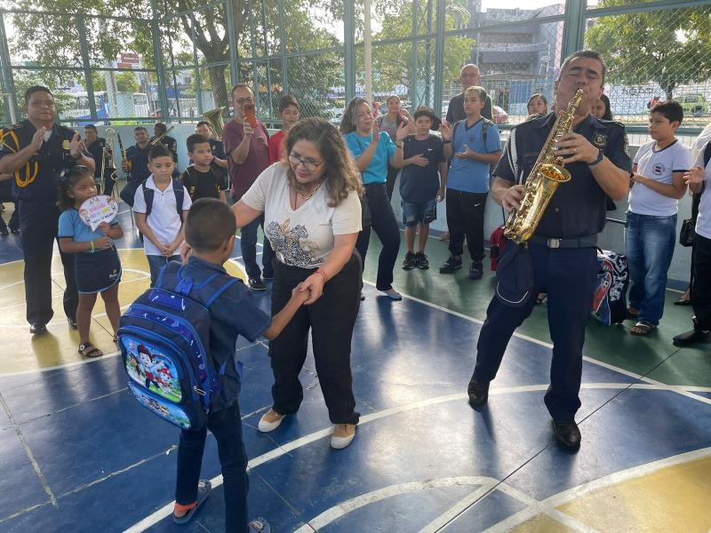 Escolas municipais iniciam ano letivo de 2024 com acolhida aos ...