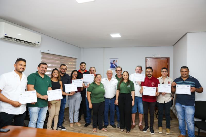 Seder entrega certificado do Selo de Inspeção Municipal. - REDEPARÁ